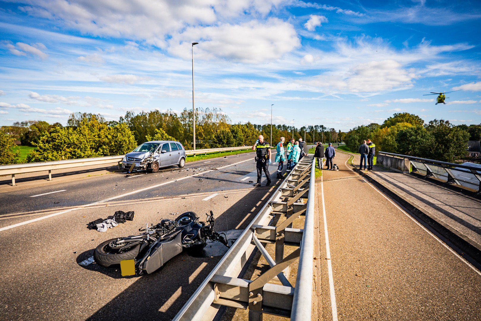 Motorrijder ernstig gewond bij frontale botsing met auto - 112 Nederland