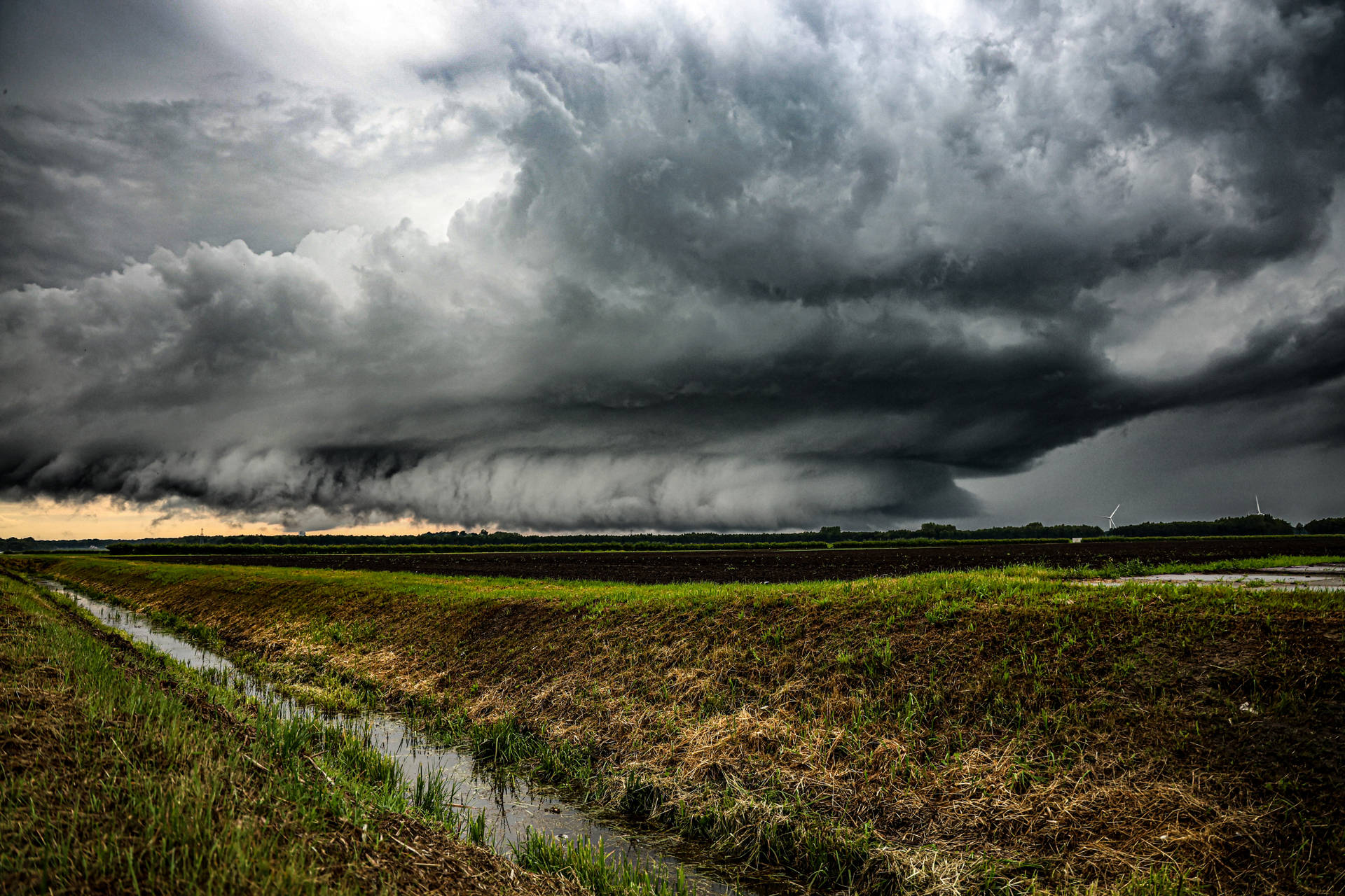 UPDATE: KNMI geeft code oranje af vanwege storm Benjamin - 112 Nederland