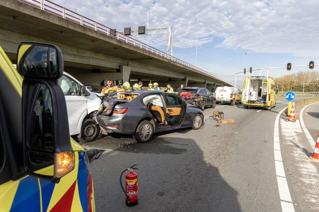 Twee gewonden bij ongeval met vier auto’s op afrit snelweg - 112 Nederland