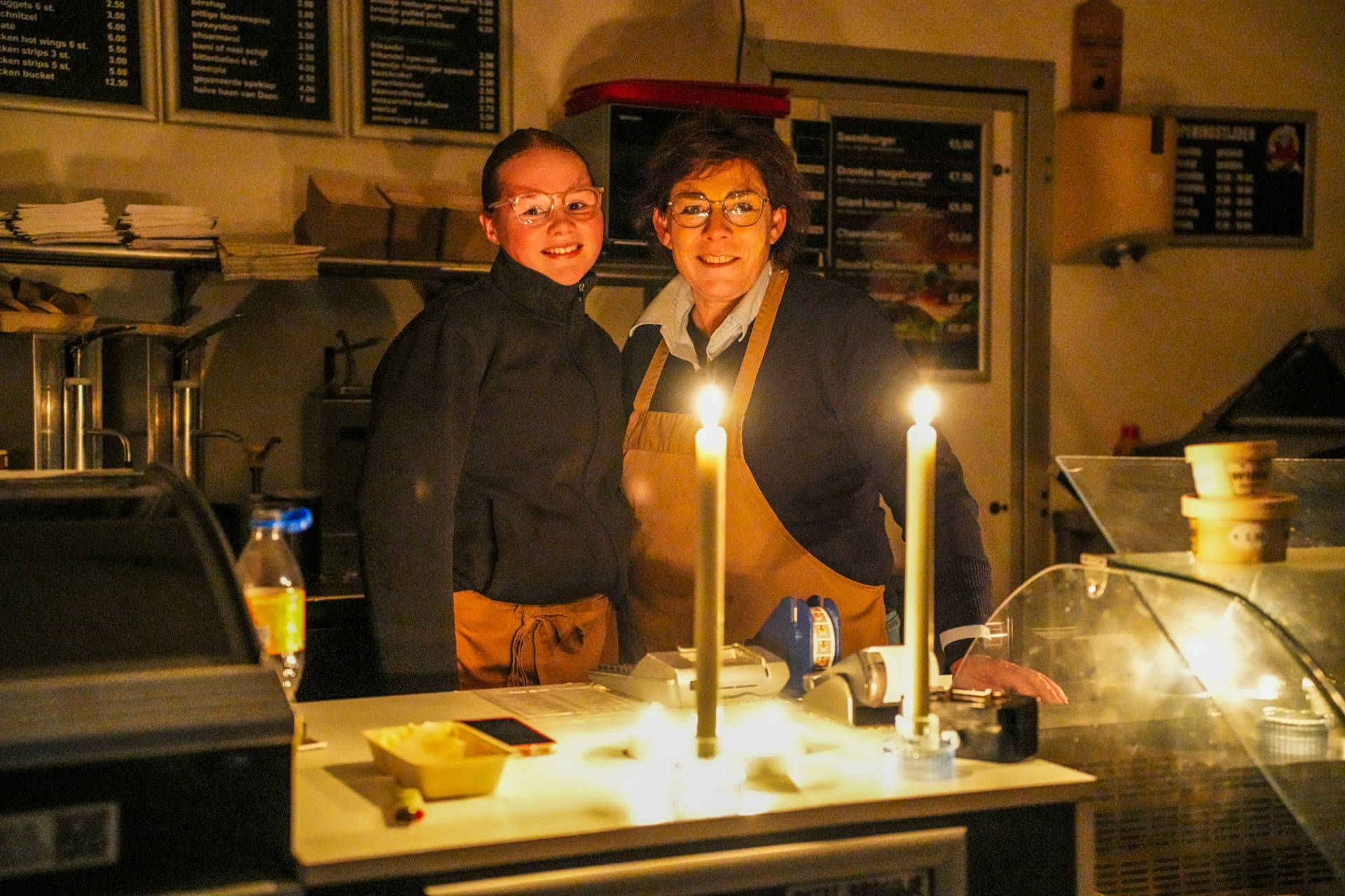 Grote stroomstoring treft groot gebied, monteurs werken aan herstel - 112 Nederland